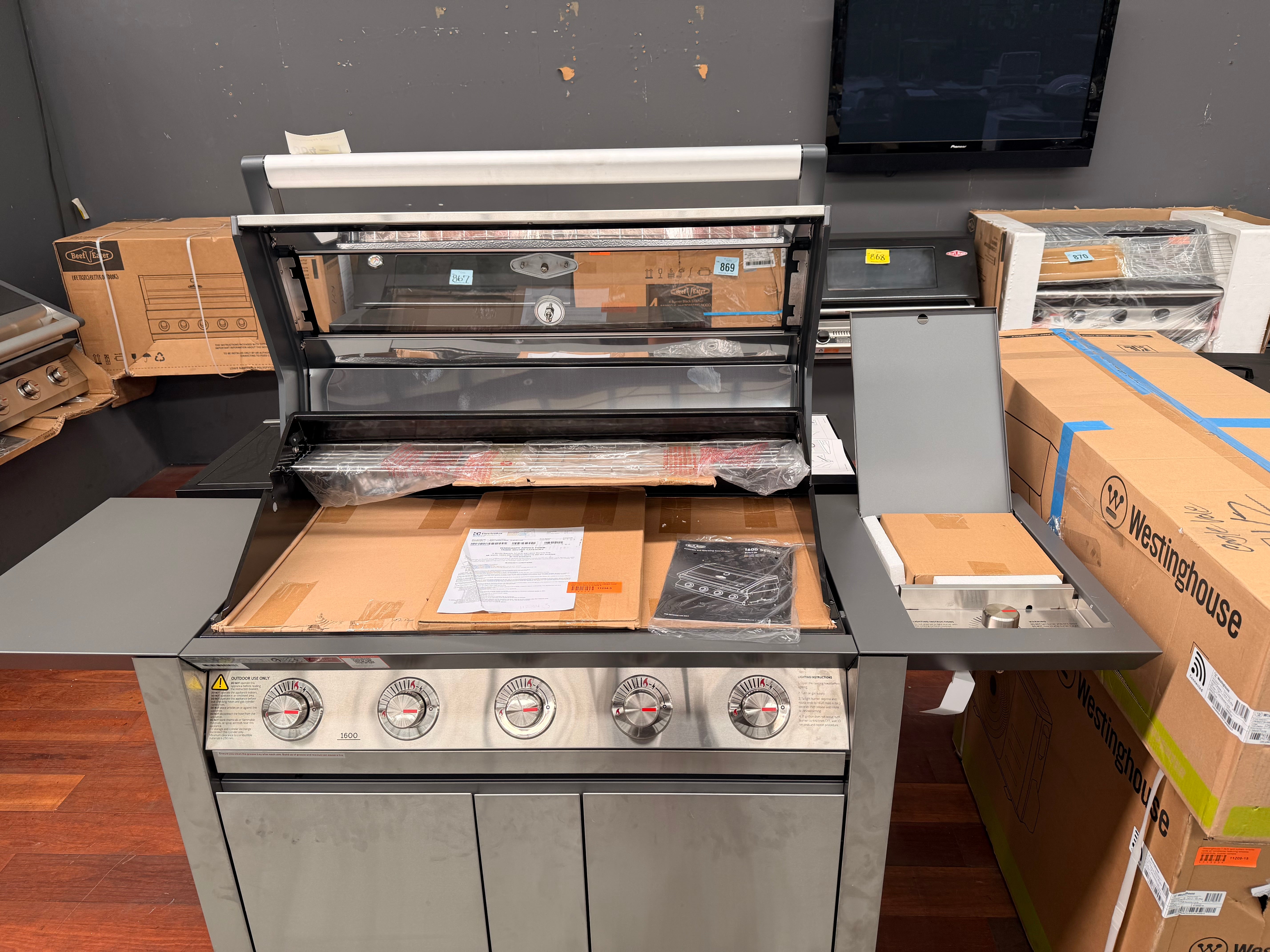 Beefeater 1600 Series 5 Burner BBQ with trolley and side burner BBG165